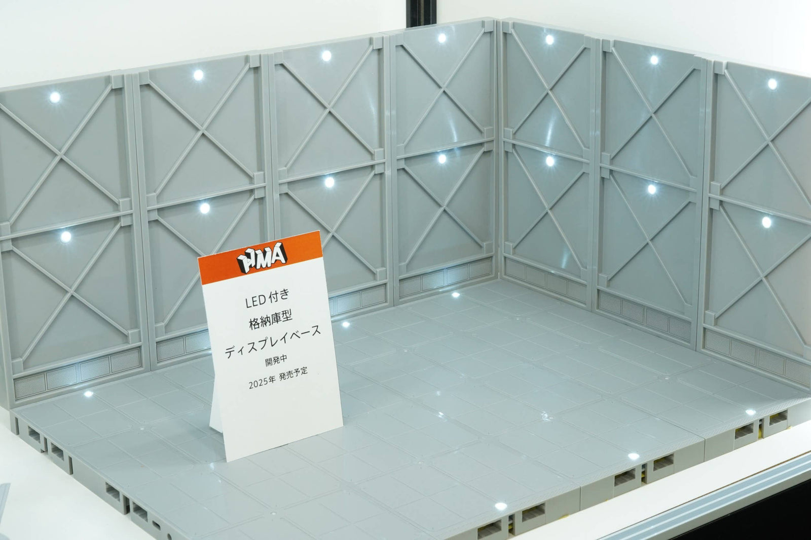 Built-in LED hangar | P-Rex Hobby