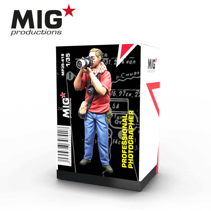 AK Interactive 1/35 Professional Photographer Plastic Model Kit Figure ...